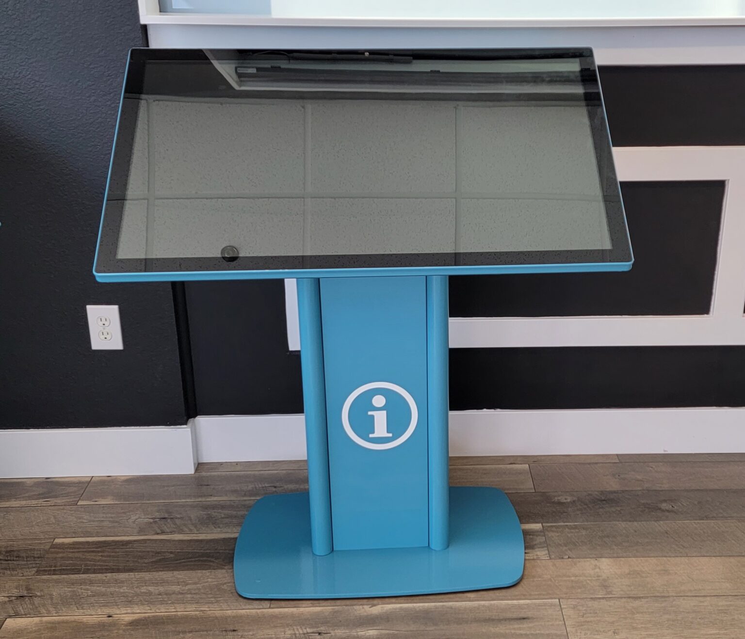 Touch Screen Tables for Smart Interactions | SSI Displays