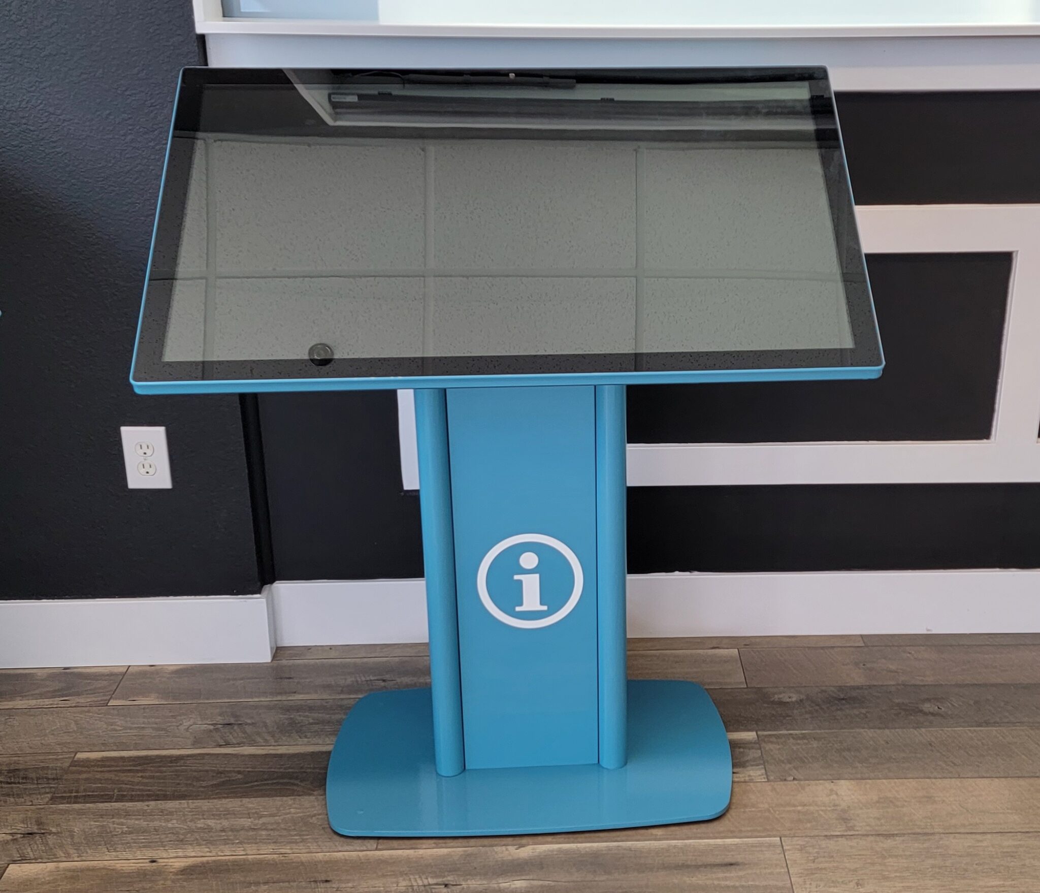 Touch Screen Tables for Smart Interactions | SSI Displays