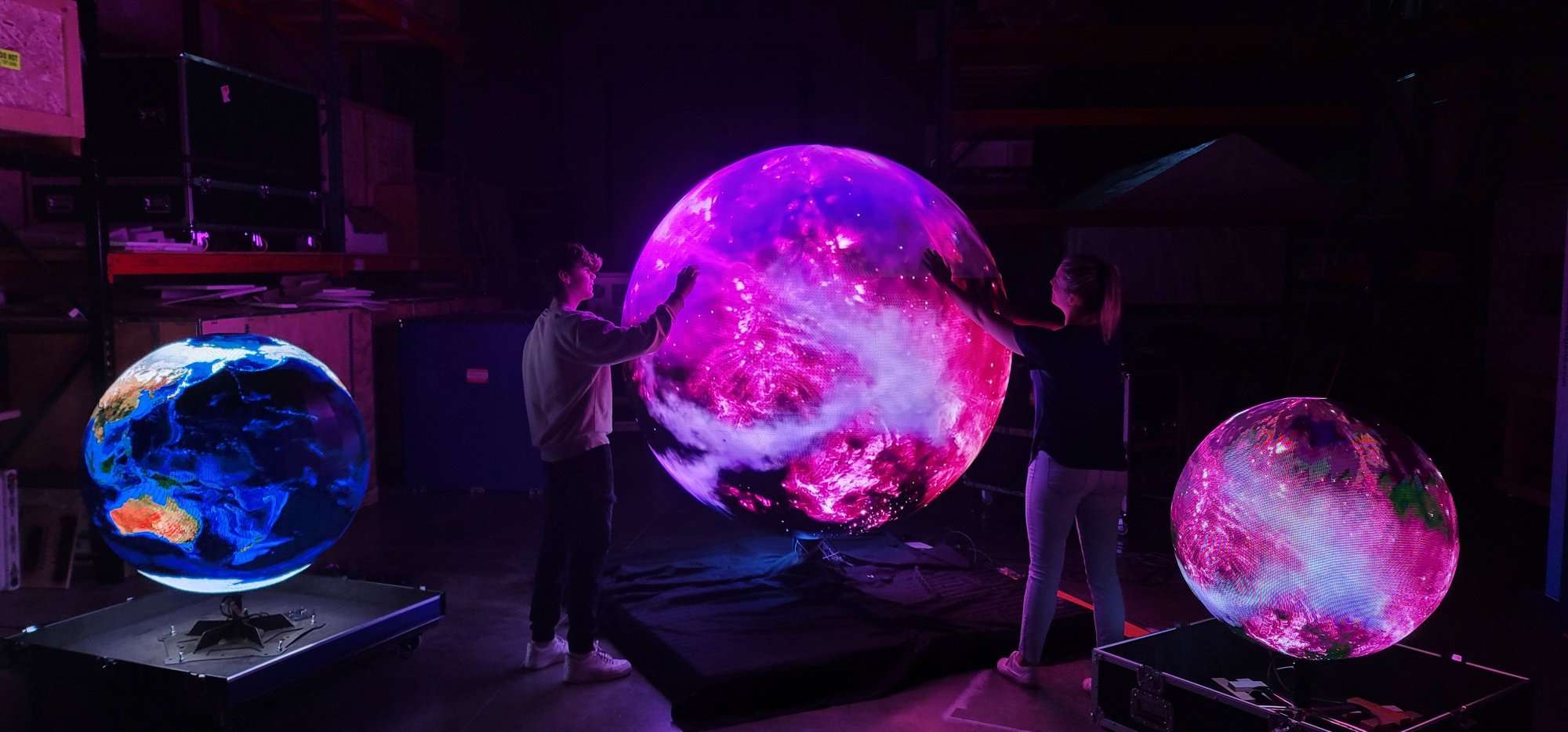 Dealer - Screen Solutions International - Holographic - LED Spheres Walls Floors