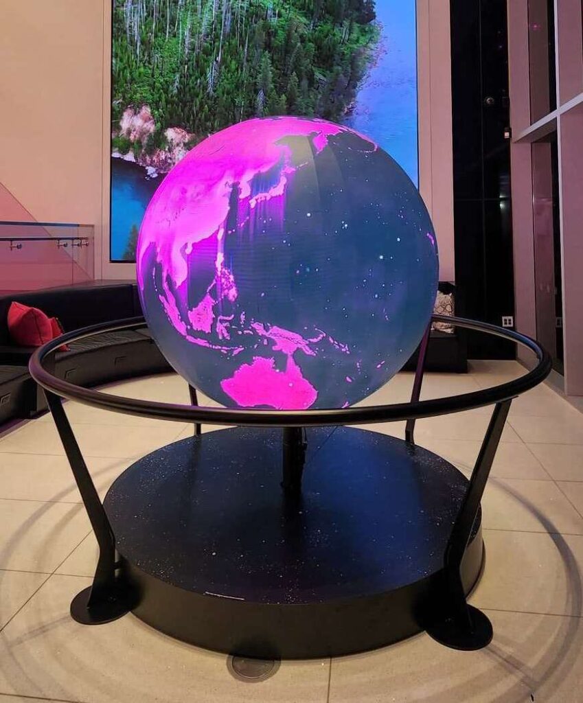 32-Inch Digital Spheres - Screen Solutions International - Holographic ...